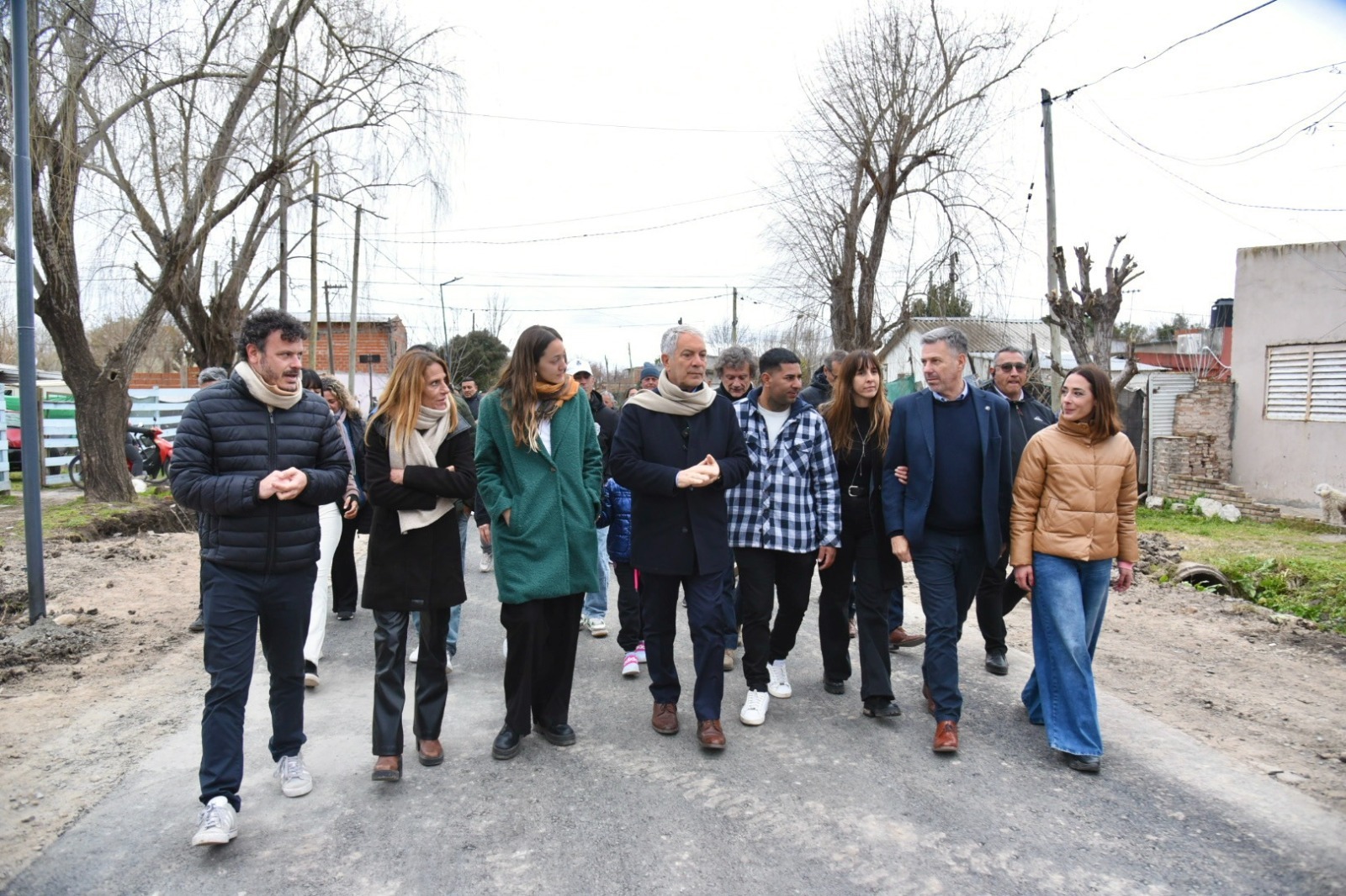 Alak inauguró nueva pavimentación y obras hidráulicas en Melchor Romero ...